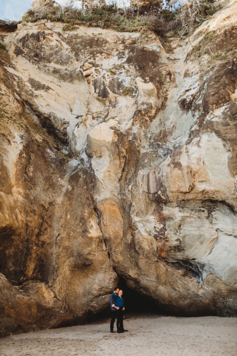 ARCH CAPE ENGAGEMENT IN OREGON | KAYDIA + MATTHEW thebigdayweddings.com