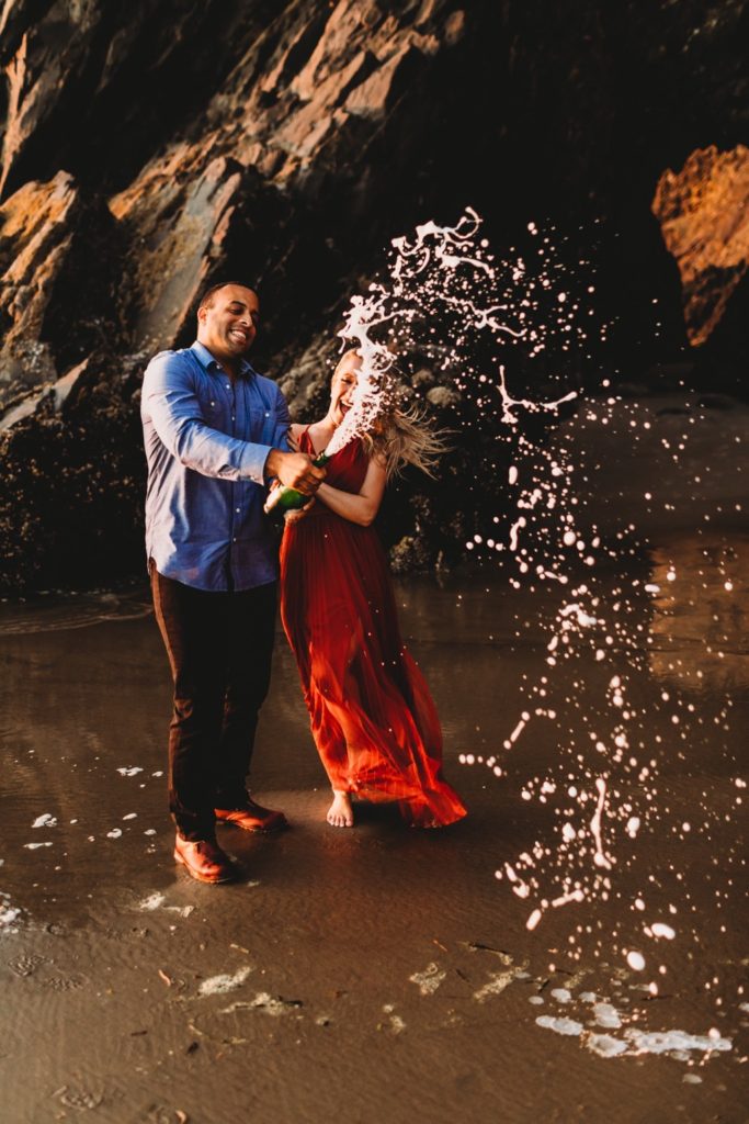 ARCH CAPE ENGAGEMENT IN OREGON | KAYDIA + MATTHEW thebigdayweddings.com